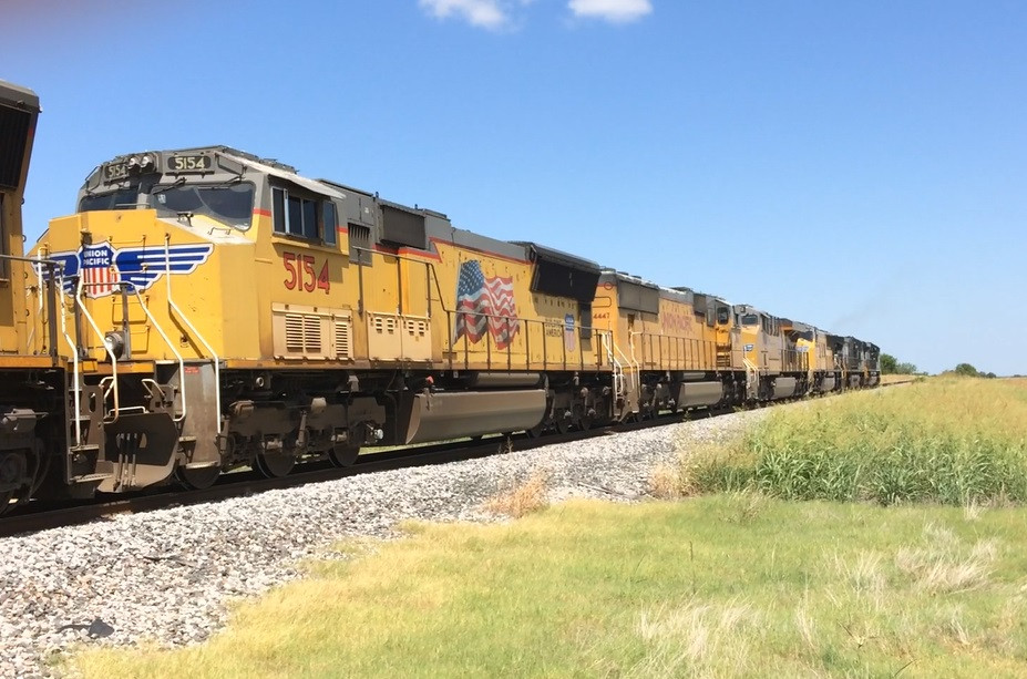 UP 5154 7Aug2016 NB away from Thorndale Road